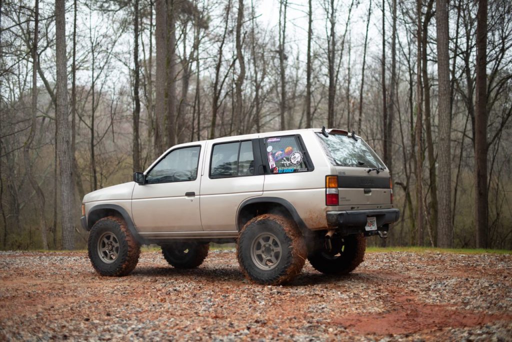 Lifted Nissan Pathfinder : D21 (1987-1995) | S3 Magazine