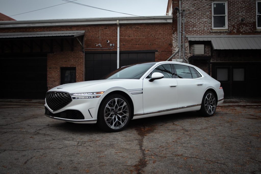 Genesis G90 - Podium VIP - S3 Magazine