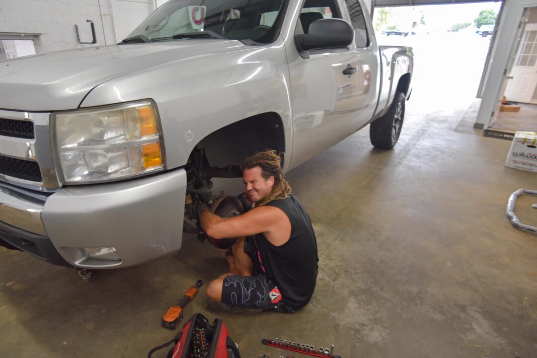 KnKut Silverado - Lowered on Belltech kit w/ Konig HT2 wheels | S3 Magazine